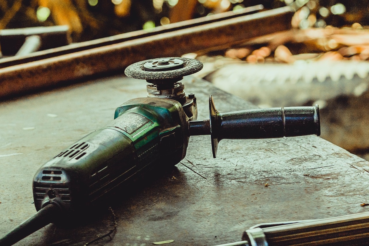 Here is what happens to the grinding wheel as it wears